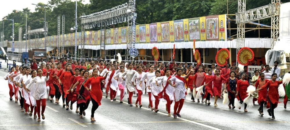 Kolkata: Dance artists practice for Durga Puja carnival | MorungExpress ...