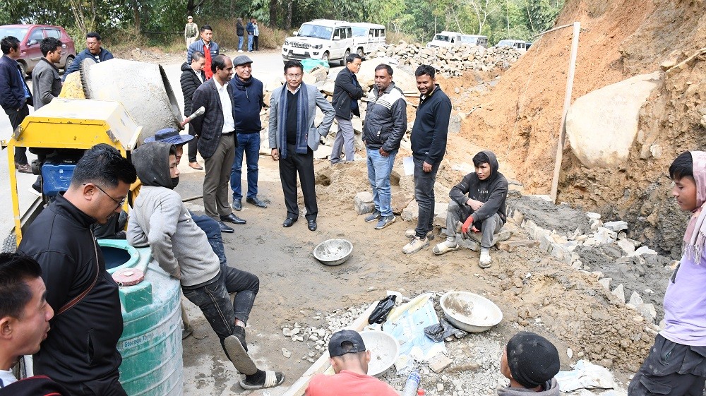 Advisor Mhathung visits ongoing NH-61 (2) road construction site ...