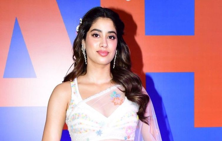 Janhvi flaunts 'Mahima ke dono roop' in new Insta post; boyfriend ...