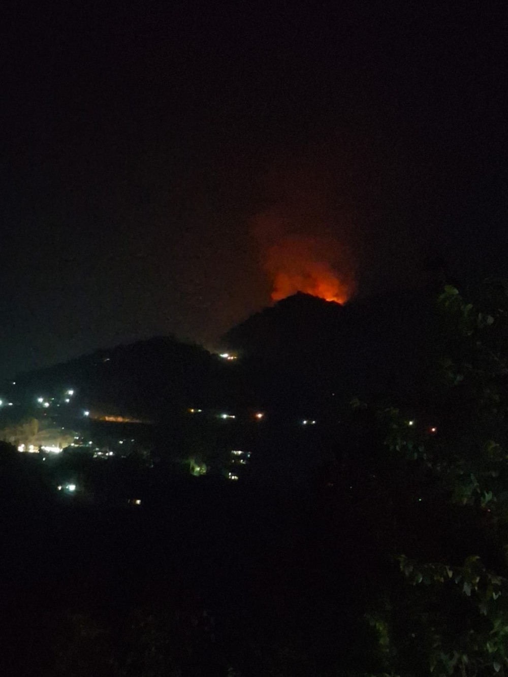 Massive jungle fire erupts near Kisama Heritage Village | MorungExpress ...