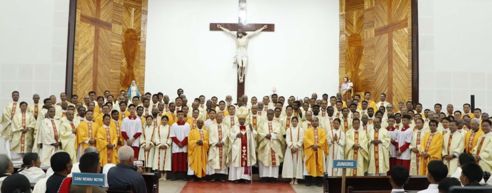 Around 1500 faithful attend Chrism Mass and Priesthood Day in Viswema ...